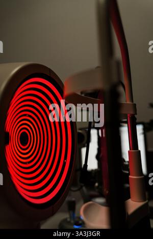 Corneal topographer shines red light for topography examination ...