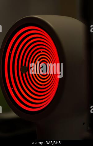 Corneal topographer shines red light for topography examination ...