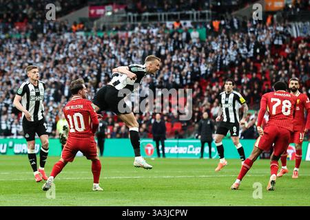 Dan Burn Of Newcastle United scores a GOAL 1-0 and celebrates during ...