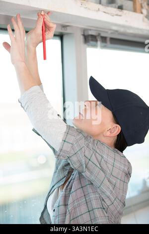 window setter installing the window Stock Photo - Alamy
