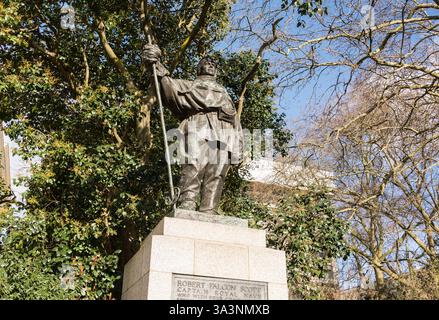 Kathleen Scott's bronze statue of Captain Robert Falcon Scott, Waterloo ...