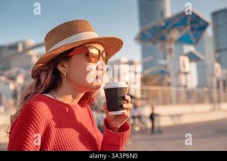 disgusted frowning woman grimace facial expression Stock Photo - Alamy