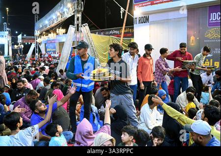 Faithful Muslims are having sehri during Grand Sehr Dastarkhuwan ...