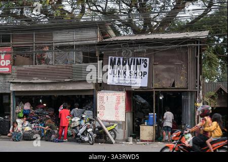 PHILIPPINES, Manila, Quezon City, Payatas, Junk shop of garbage ...