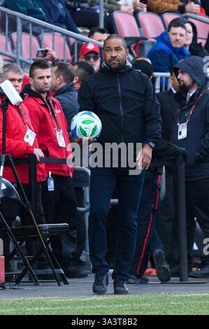 Toronto FC head coach Robin Fraser reacts during MLS soccer match ...
