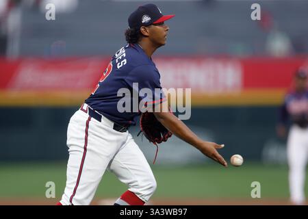 Atlanta Braves pitcher Didier Fuentes (75) works against the Los ...
