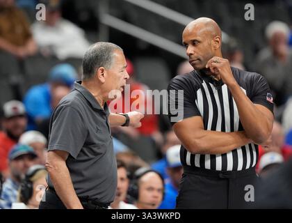Houston head coach Kelvin Sampson reacts after a foul was called during ...