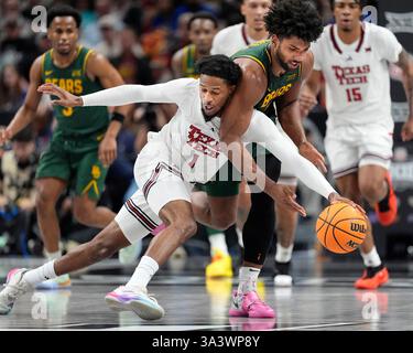 Texas Tech guard Kevin Overton (1) defends against Arkansas forward ...