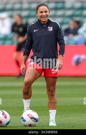 Kansas City Current midfielder Debinha, right, and Utah Royals ...