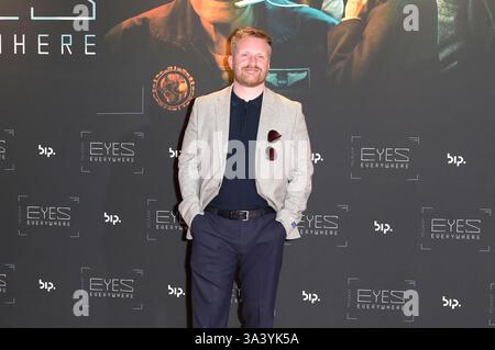 Dean Michael Gregory bei der Premiere des Kinofilms 'Eyes Everywhere ...