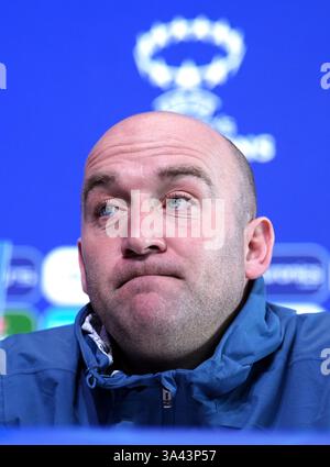 Manchester City Interim manager Nick Cushing during a training session ...