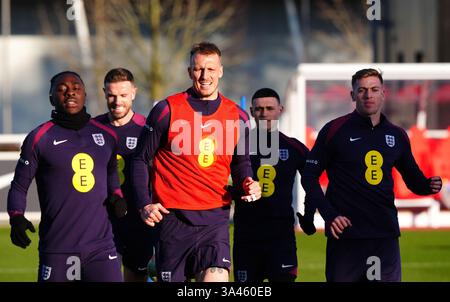 (left to right) England's Dan Burn, Declan Rice, England's Jordan ...