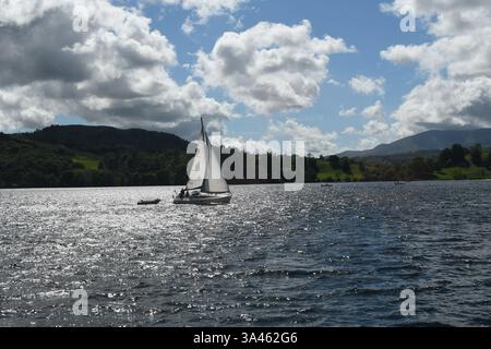 Photos of Lake Windermere with the Windermere Cruise boats Stock Photo ...