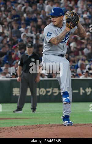 Los Angeles Dodgers' Anthony Banda pitches during a baseball game ...