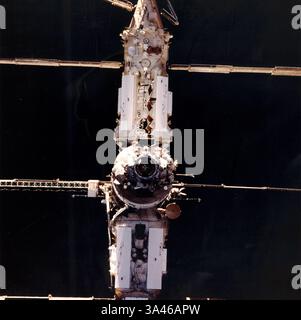 Jun 29, 1995 - STS-71, Earth-Orbit - Astronaut BONNIE J. DUNBAR, STS-71 ...