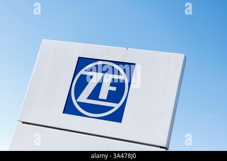 ZF logo, brand logo, brand emblem, emblem. Automotive supplier, opening ...