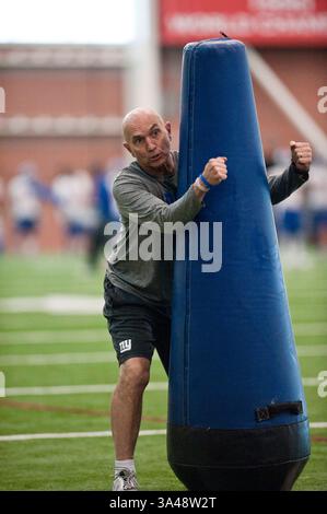 New York Giants secondary coach Marquand Manuel coaches against the Las ...