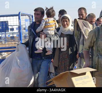 Kurdish refugees arrive in Yumurtalik, Turkey, fleeing the advances of ...