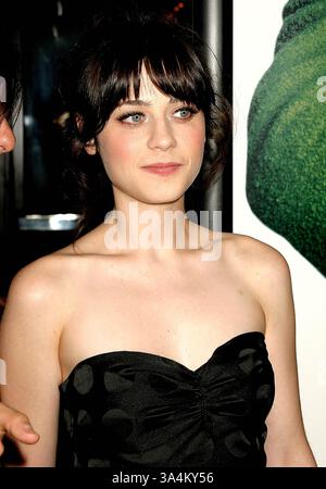 Jan. 1, 2011 - 02 November 2003 - New York - Zooey Deschanel attends ...