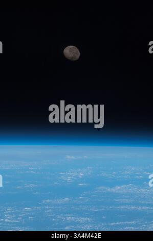 The International Space Station captured the waning crescent Moon ...