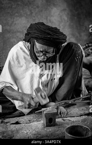 handcraft and worker in the sahara Stock Photo - Alamy