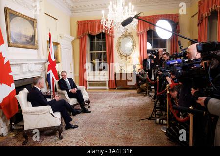 Canadian Prime Minister Mark Carney, left, meets with Prime Minister of ...