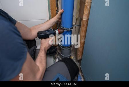 A man installing a new sewer drain stack Stock Photo - Alamy