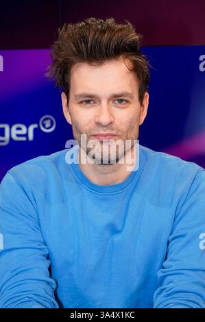 Tilo Jung in der ARD-Talkshow maischberger im Studio Berlin Adlershof ...