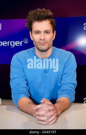 Tilo Jung in der ARD-Talkshow maischberger im Studio Berlin Adlershof ...