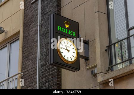 Rolex watch clock shop sign Stock Photo - Alamy