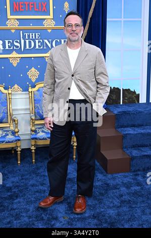 Jason Lee bei der Weltpremiere der Netflix Miniserie The Residence in ...