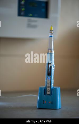 wireless device for automatic administration of anesthetic during local ...