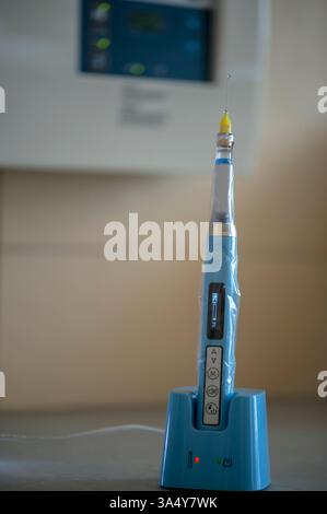 wireless device for automatic administration of anesthetic during local ...