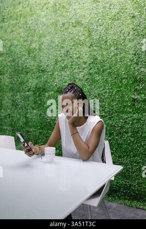 Hand surfing on the social media Stock Photo - Alamy