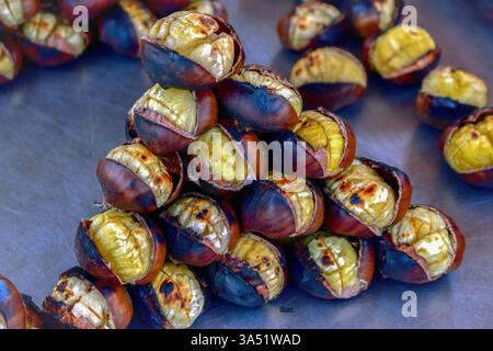 Roasted delicious chestnuts - Popular autumn and winter street food ...