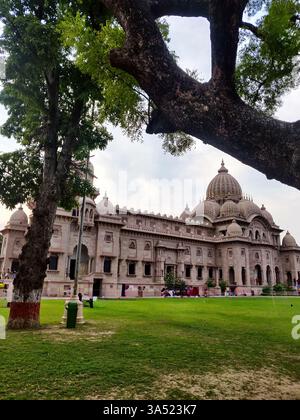 Facade of Swami Vivekananda temple at Belur Math, where the mortal ...