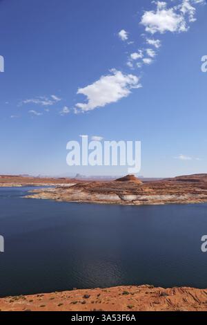 . Superb huge and beautiful Lake Powell. Motorboats cut the smooth ...
