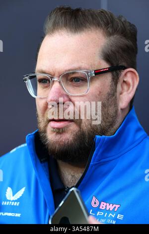 (L to R): Dave Greenwood (GBR) Alpine F1 Team Racing Director with ...