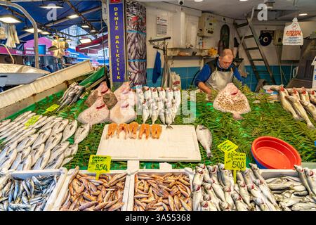 Fischmarkt Stand auf dem Fischmarkt in Karaköy, Istanbul, Türkei Stall ...
