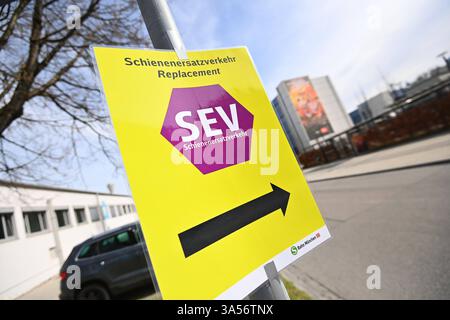 Hinweisschild Schienenersatzverkehr SEV. *** SEV rail replacement ...