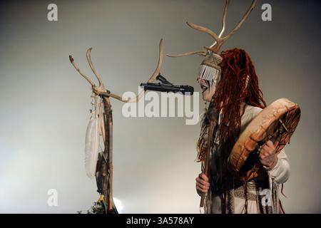 Konzert der norwegischen Band Heilung mit Sängerin Maria Franz in der ...