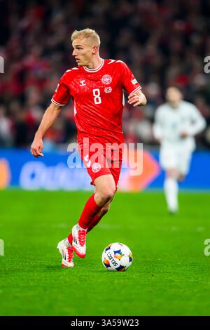 8 (DEN) - Gustav Isaksen. Nations League: Danmark mod Portugal - 20.03. ...