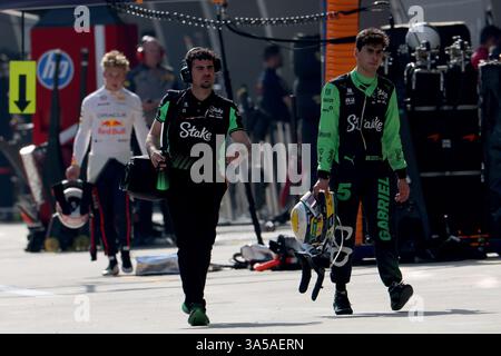 Gabriel Bortoleto (BRA) Sauber (Right) with Nico Hulkenberg (GER ...