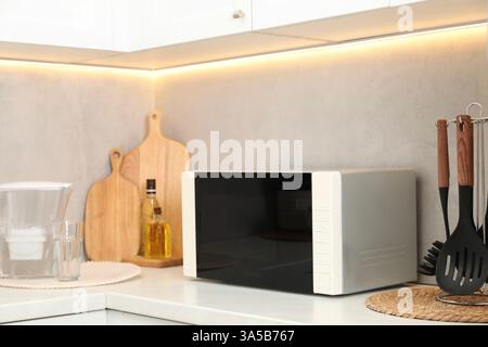 Closed microwave oven on counter in kitchen Stock Photo - Alamy