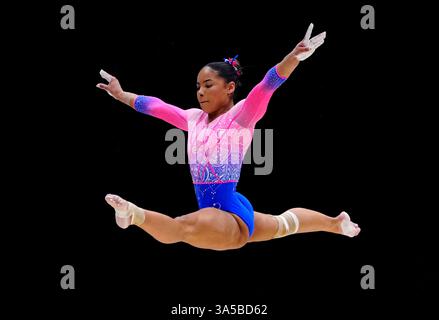 Alia Leat performs on the beam on day three of the 2025 Artistic ...