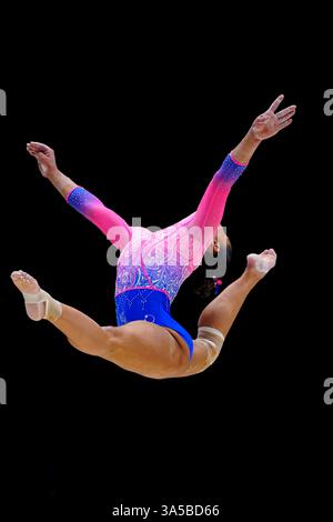 Alia Leat performs on the beam on day three of the 2025 Artistic ...