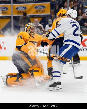 Toronto Maple Leafs' Pontus Holmberg (29) and Ottawa Senators' Thomas ...