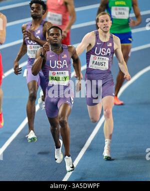 Christopher Bailey of the USA competing in the men’s 4x400m relay at ...