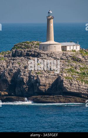 Coastal view with the Mouro Island and lighthouse Santander Cantabria ...