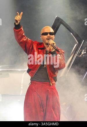 MIAMI, FL-MARCH 22: J Balvin performs “Back To The Rayo” Tour at Kaseya ...